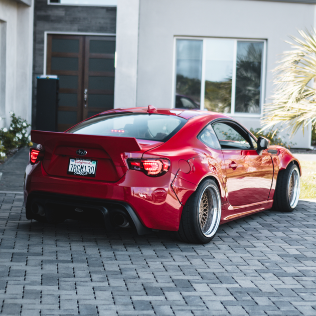 Slant Logo License Plate Frame – thehuntandcompany